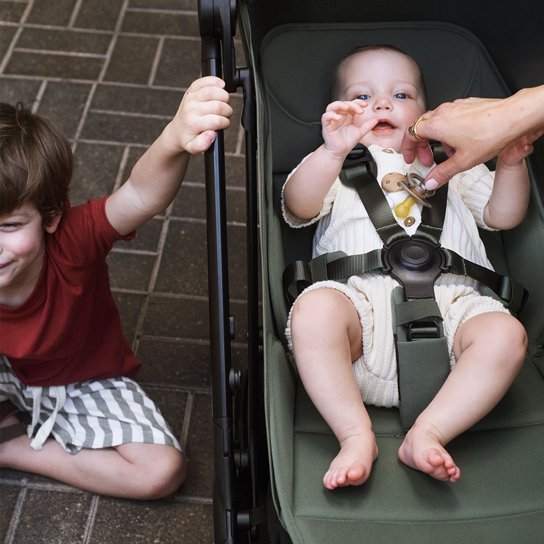 Bugaboo Butterfly 2 Silla de paseo Capota deep indigo, fundas deep indigo, chasis negro | Bugaboo